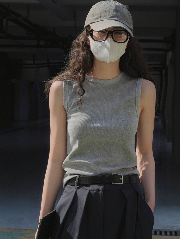 格好いい シンプル ベスト タンクトップ 上着 シェイプアップ スリムフィット ベーシック 株式会社 SevenLy 問屋・仕入れ・卸・卸売の専門【仕入れならNETSEA】