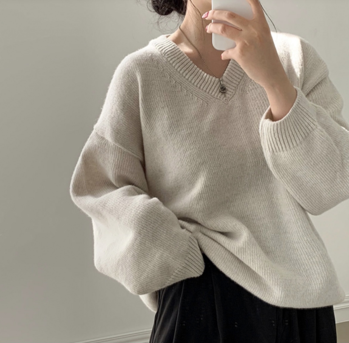 2025年INS 秋冬新作 気質 おしゃれ デザイン 厚手 長袖 V ネック ニット セーター | 卸売・ 問屋・仕入れの専門サイト【NETSEA】
