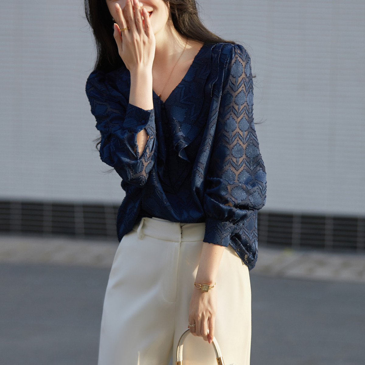 初回送料無料 春夏新作レディースファッション カジュアル オシャレ Vネック 着?せ トップス Sommy 株式会社 | 卸売・ 問屋・仕入れの専門サイト【NETSEA】