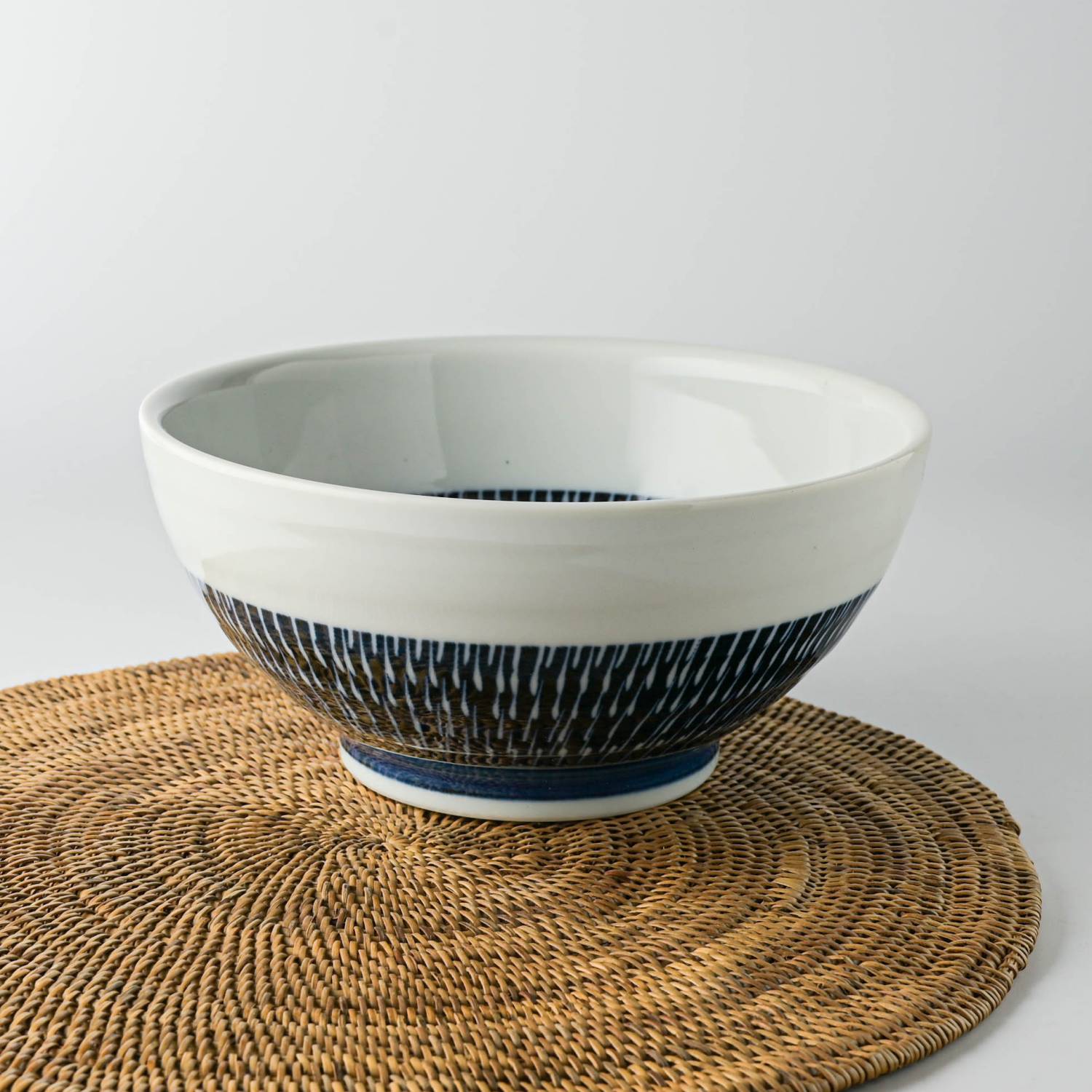 トビカンナ 18.5cm さぬき丼 藍色[美濃焼] 有限会社 やまに 問屋・仕入れ・卸・卸売の専門【仕入れならNETSEA】