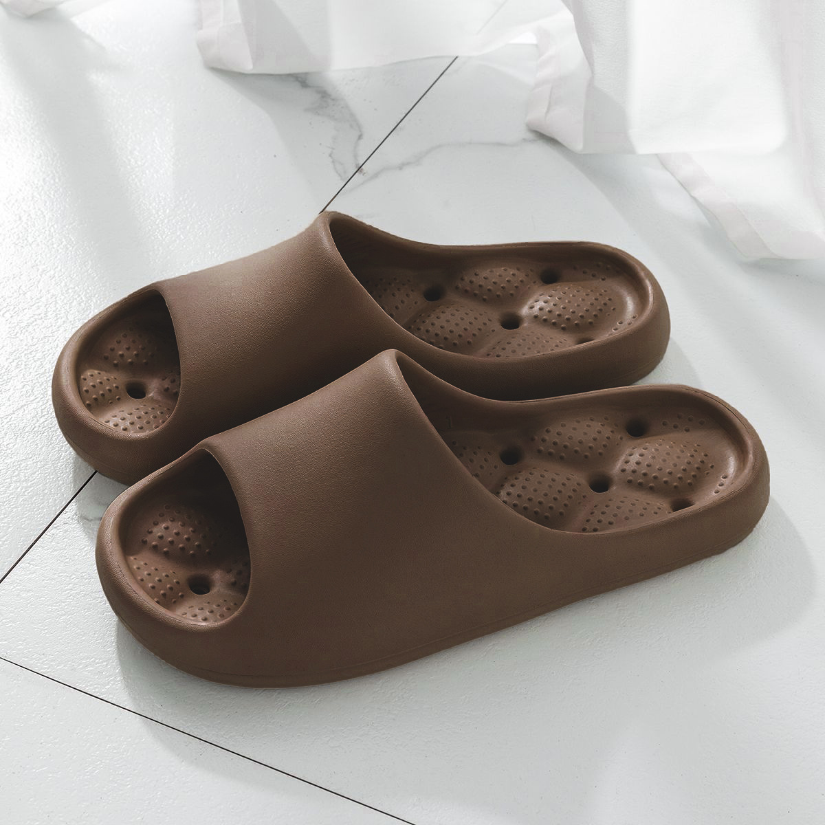 浴室用防滑スリッパ 男性 速乾 防臭 EVA ダークブラウン | 卸売・ 問屋・仕入れの専門サイト【NETSEA】