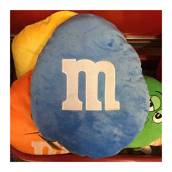 M&M's フェイス クッション ブルー エムアンドエムズ L．Cエンタープライズ 問屋・仕入れ・卸・卸売の専門【仕入れならNETSEA】
