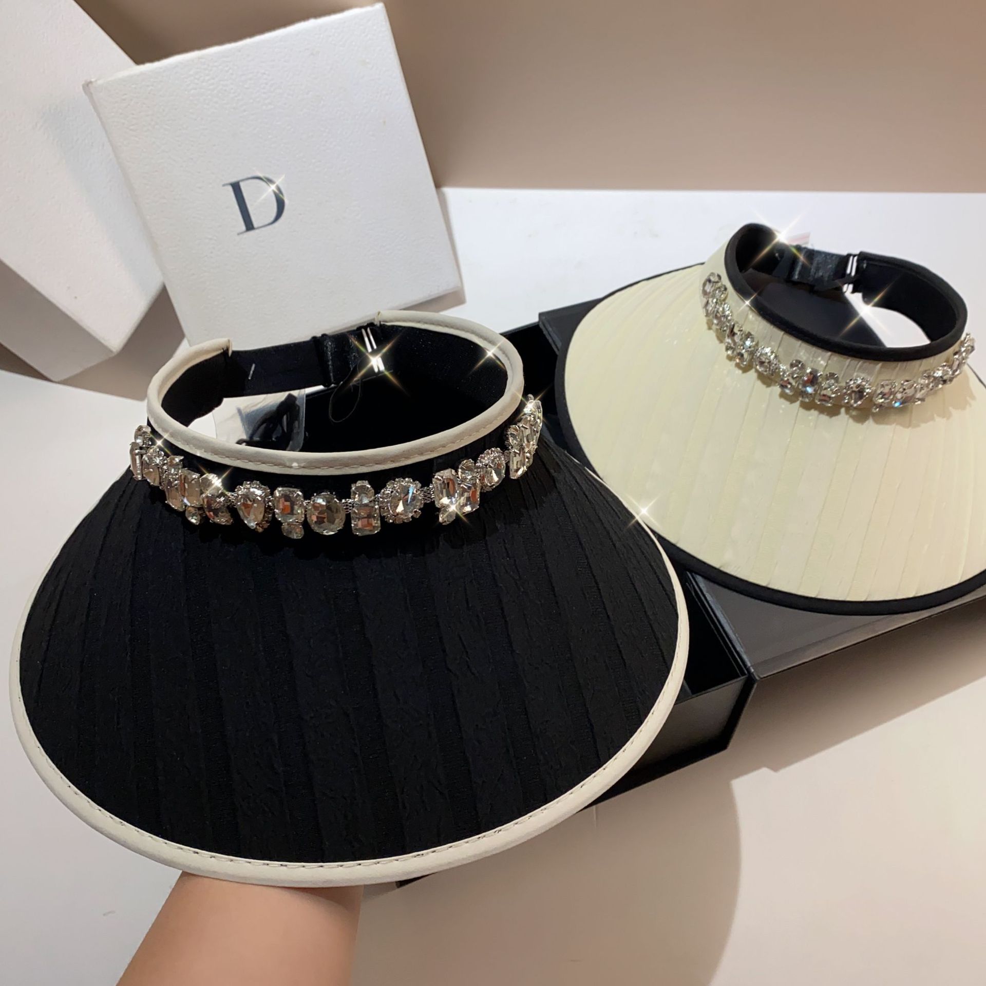 エレガントサンバイザー クリスタル 2色 UVカット バカンス 小顔 ゴルフ 韓国ファッション 株式会社 C2Jジャパン | 卸売・ 問屋・仕入れの専門サイト【NETSEA】