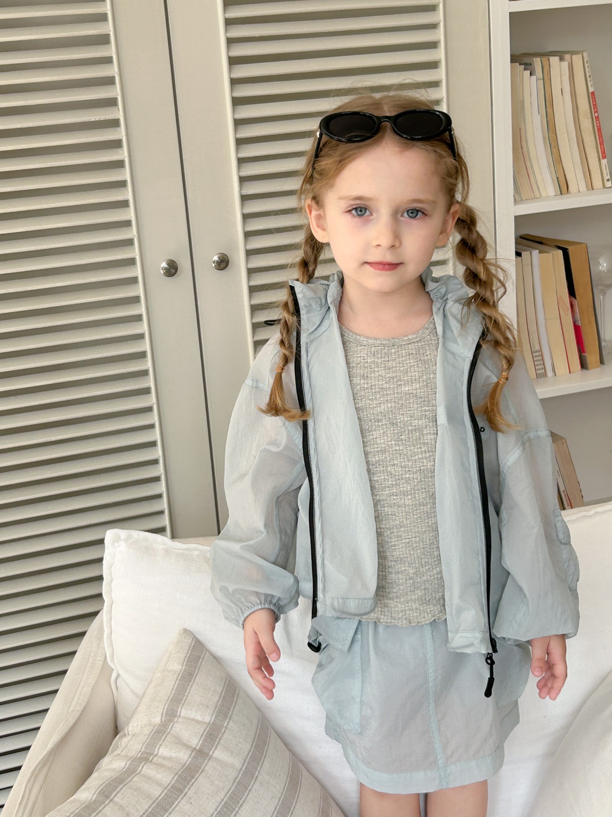 2025春夏子供服 シンプル 軽量 防風 コート & スカート 2点セット ガールズ服 2色展開[90~150cm] | 卸売・ 問屋・仕入れの専門サイト【NETSEA】