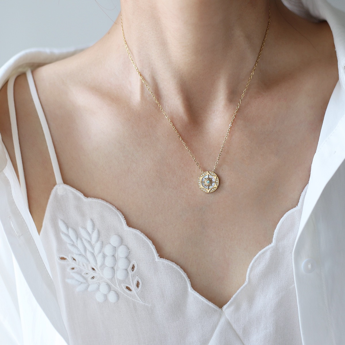 サージカルステンレス天然シェルネックレス アクセサリー 金属アレルギー対応 INS 18kコーティング | 卸売・ 問屋・仕入れの専門サイト【NETSEA】