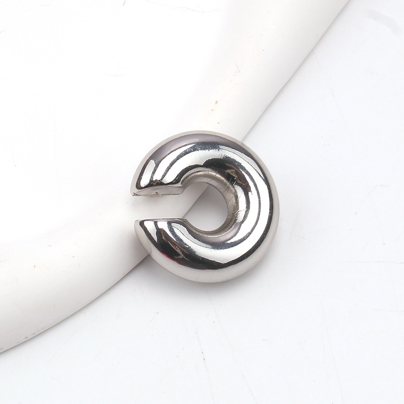 欧米トレンド CCロゴ カラフルアクリルピアス シングル ホワイトK | 卸売・ 問屋・仕入れの専門サイト【NETSEA】