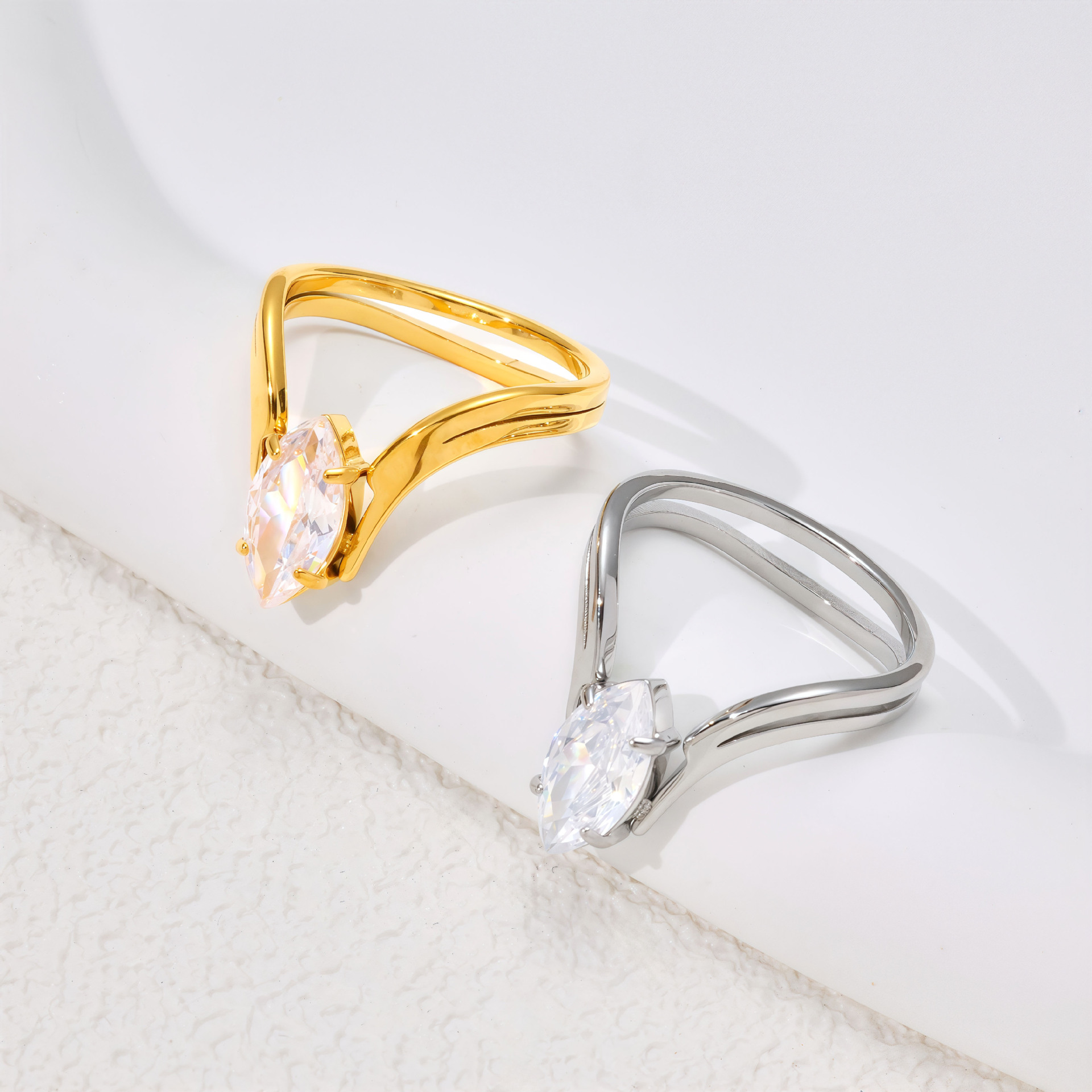 欧米 人気ファッション かわいい V 型 ジルコン リング ステンレス アクセサリー chill レディース 指輪 | 卸売・ 問屋・仕入れの専門サイト【NETSEA】